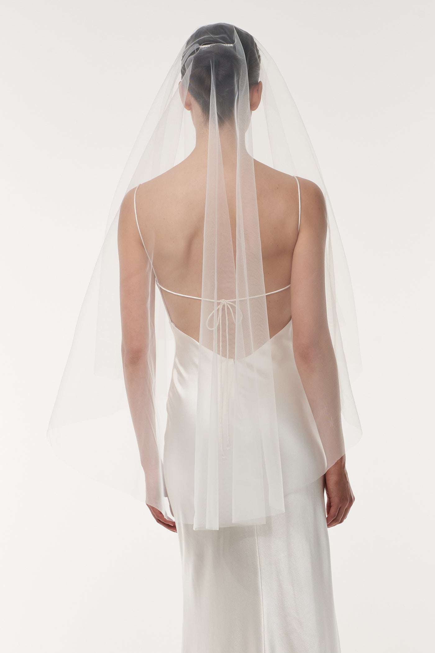 Signature Fingertip Length Veil – Monique Lhuillier